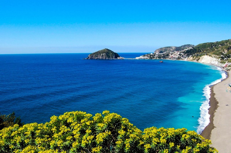 Ischia, com'è il mare. Dal blu intenso al Verde Smeraldo. | HotelIschia.org